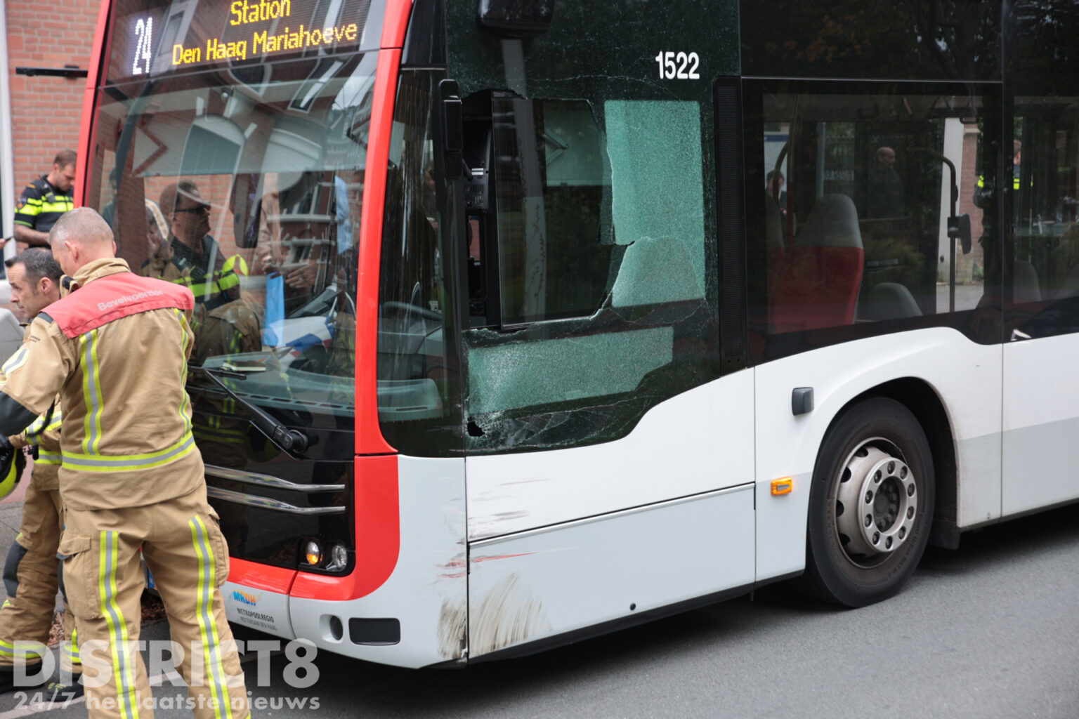 Auto gaat er vandoor na aanrijding met stadsbus Groot Hertoginnenlaan ...