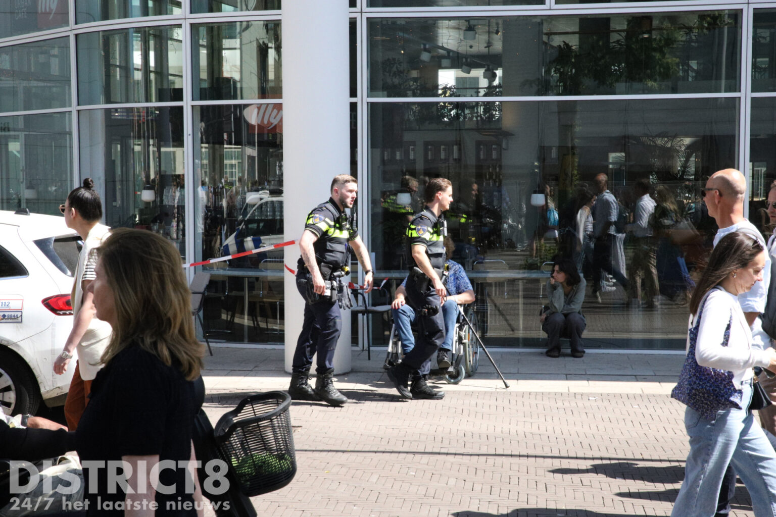 Man (28) aangehouden na verdachte situatie in Stadhuis Den Haag Spui ...