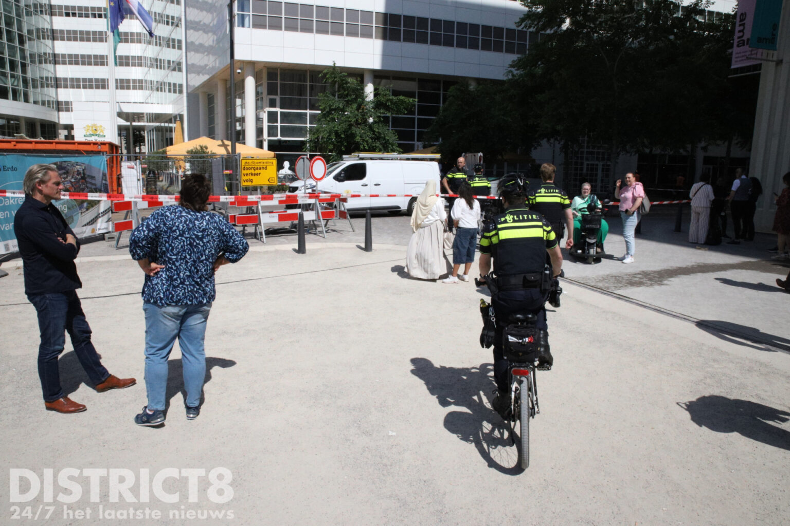 Man (28) aangehouden na verdachte situatie in Stadhuis Den Haag Spui ...