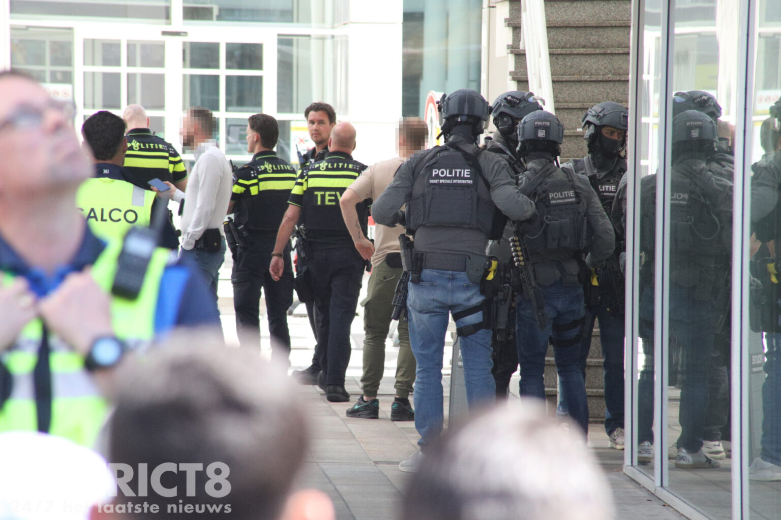 Man (28) aangehouden na verdachte situatie in Stadhuis Den Haag Spui ...