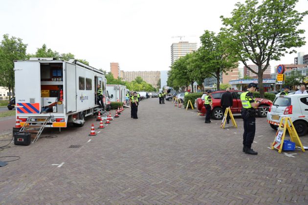 Politie houdt grote verkeerscontrole Papsouwselaan Delft - District8.net