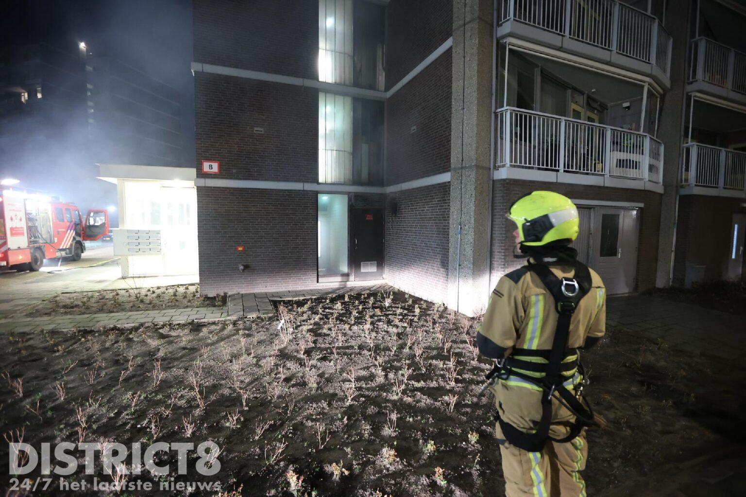 Melding van brandgerucht blijkt brand in opslag van flatgebouw ...