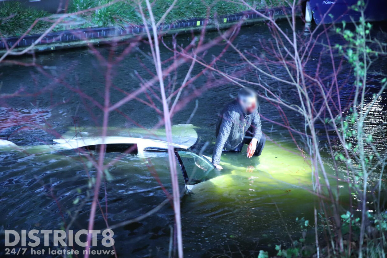 Dode en zwaargewonde na te water raken auto Oostpoortweg Delft ...