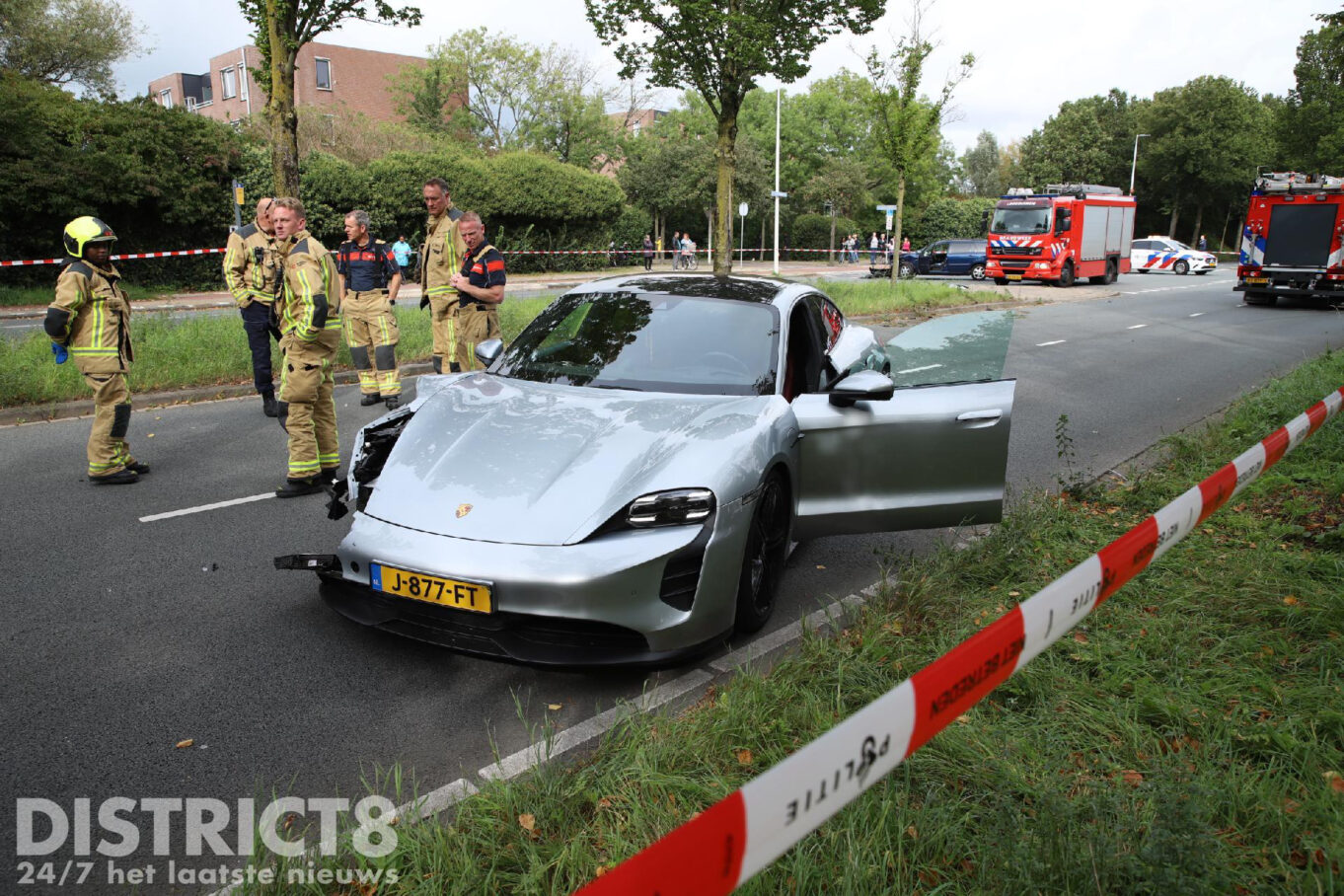 Twee gewonden bij flinke aanrijding Escamplaan Den Haag - District8.net