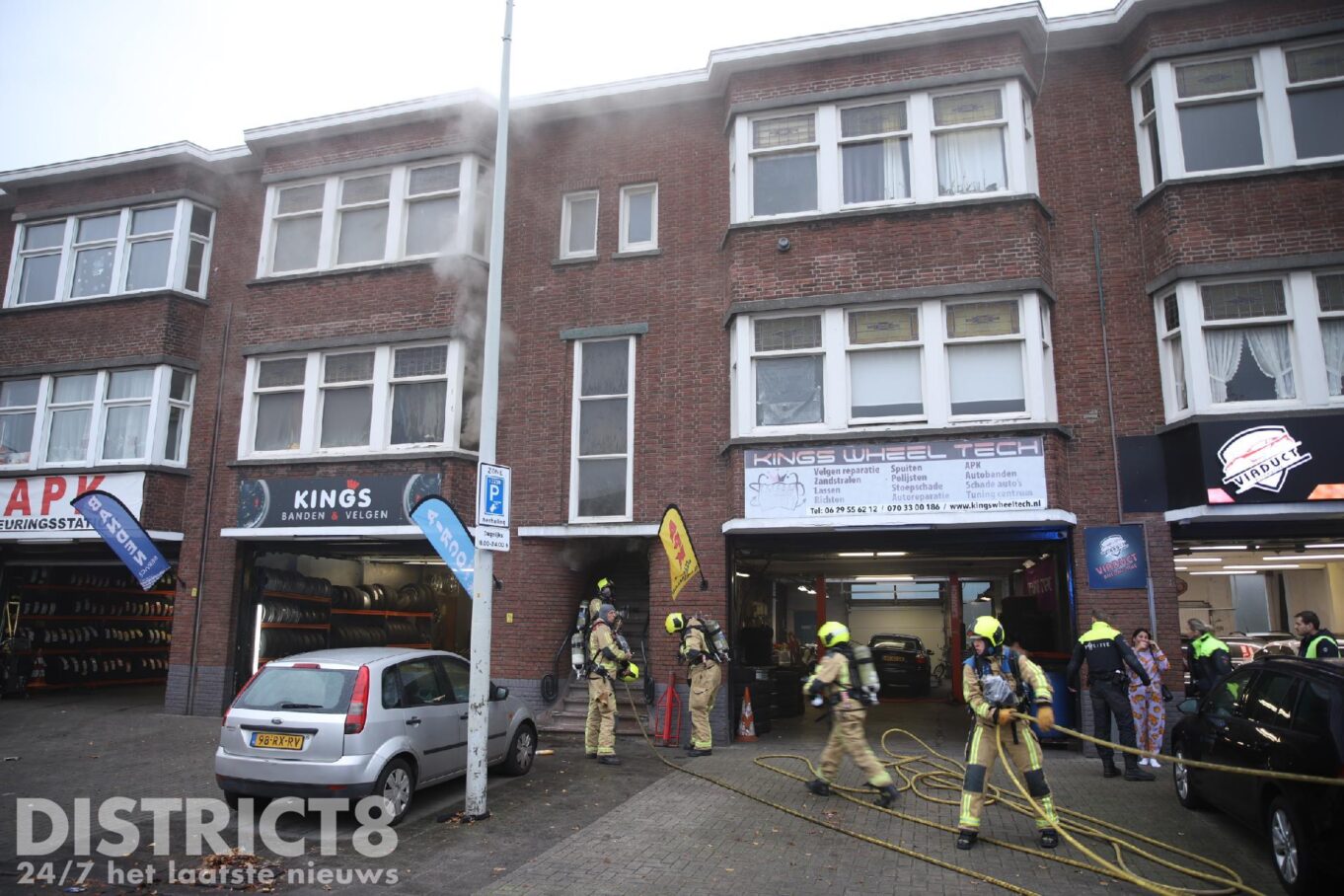 Veel rookontwikkeling bij flinke brand in woning Viaductweg Den Haag ...