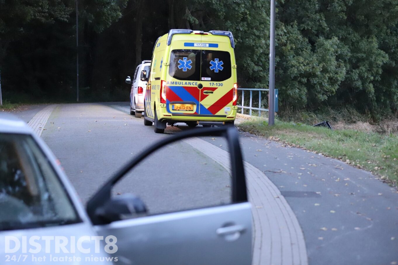 Dure Mercedes te water na uitwijkmanoeuvre Tempelweg Rotterdam ...