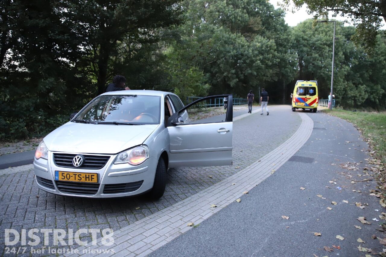 Dure Mercedes te water na uitwijkmanoeuvre Tempelweg Rotterdam ...