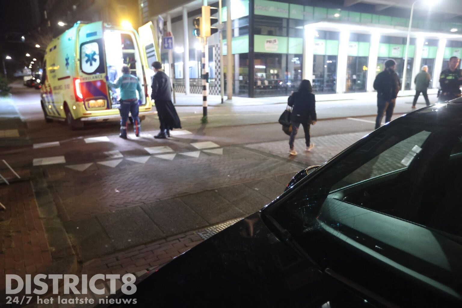 Voetganger gewond na aanrijding met personenauto Loosduinseweg Den Haag - District8.net