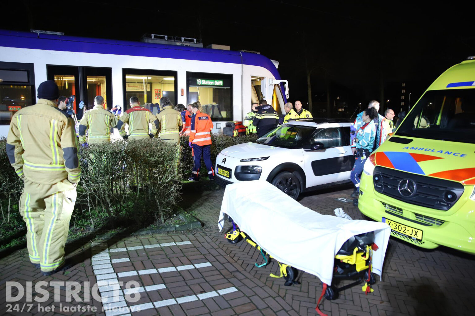 Voetganger zwaargewond bij aanrijding met Randstadrail Nootdorpse Landingslaan Den Haag ...