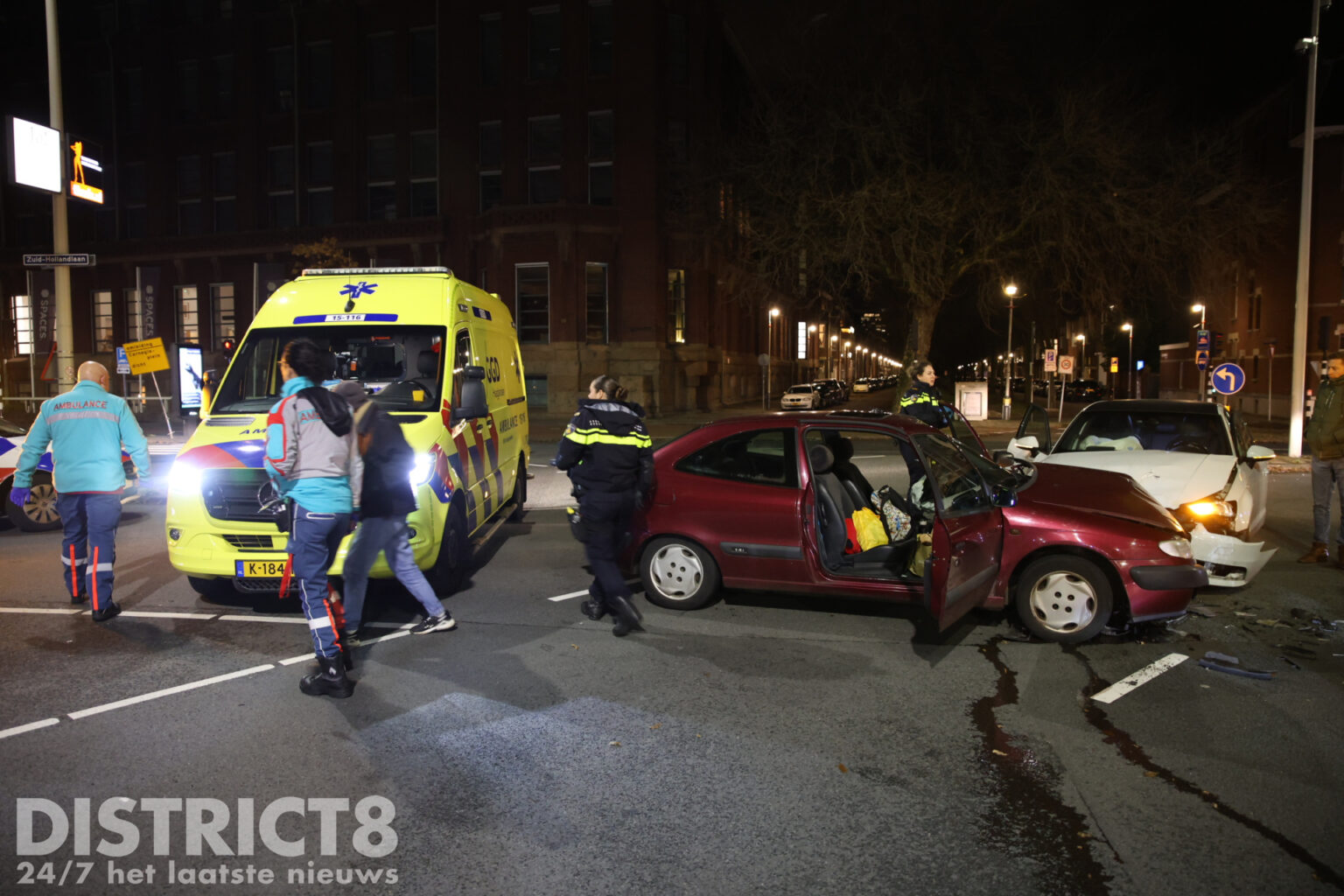 Twee auto's komen op kruising in botsing Zuid-Hollandlaan Den Haag - District8.net