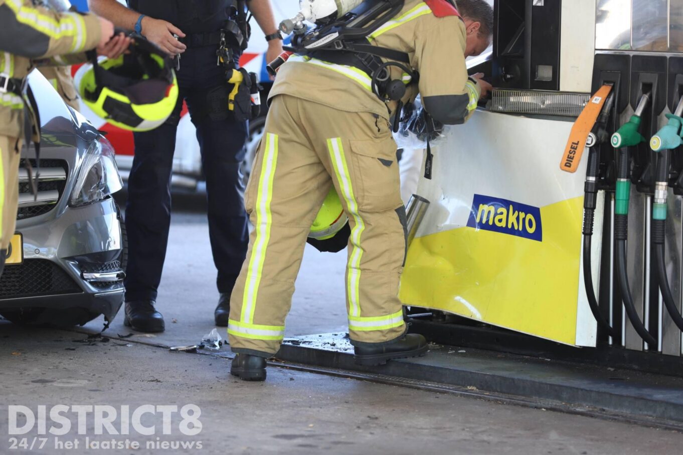 Automobilist ramt pomp van tankstation Makro Schieweg Delft - District8.net