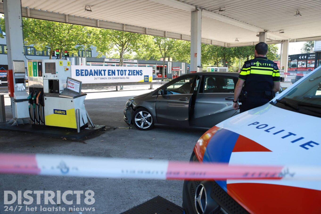 Automobilist ramt pomp van tankstation Makro Schieweg Delft - District8.net