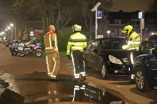 Stapel grofvuil in brand; twee auto’s beschadigd Simonsstraat Delft ...