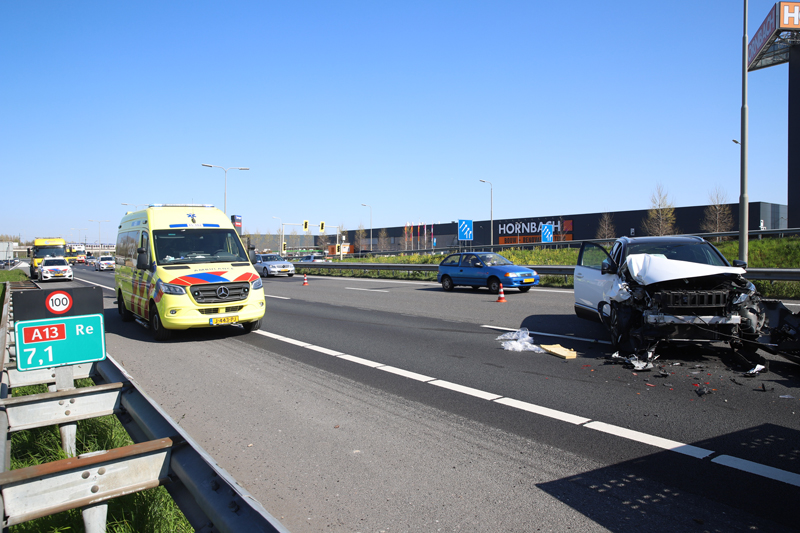 Flinke schade na aanrijding A13 Delft - District8.net