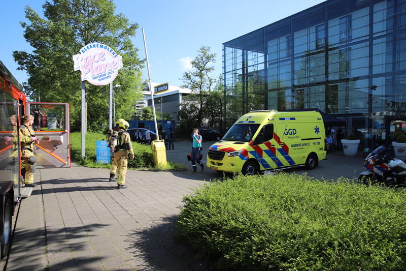 Kart vliegt in brand tijdens rijden Kleveringweg Delft | District8.net