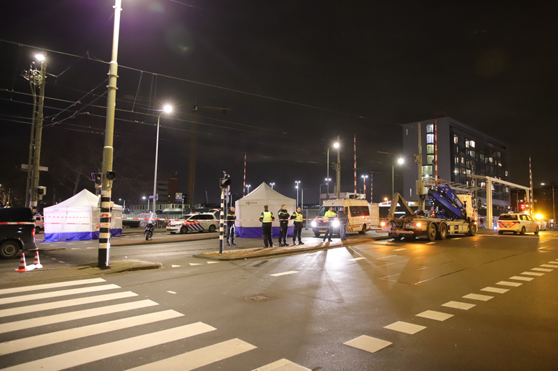 Man doodgestoken bij steekpartij Goudriaankade / Rijswijkseweg Den Haag ... Man doodgestoken bij steekpartij Goudriaankade / Rijswijkseweg Den Haag ...