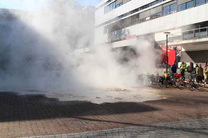 Lek in stadsverwarming na boorwerkzaamheden Hoogstraat Rotterdam ...