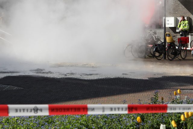 Lek in stadsverwarming na boorwerkzaamheden Hoogstraat Rotterdam ...