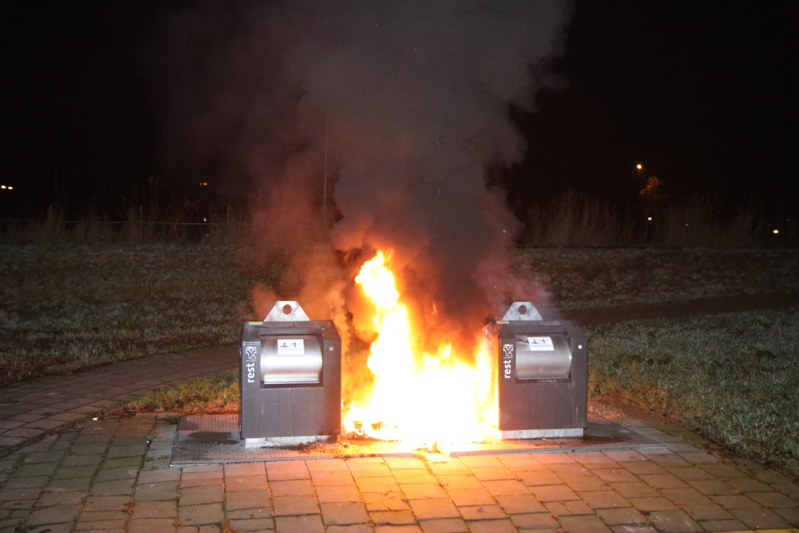 Brandweer in Vlaardingen weer druk met buitenbranden Vlaardingen ... Brandweer in Vlaardingen weer druk met buitenbranden Vlaardingen ...
