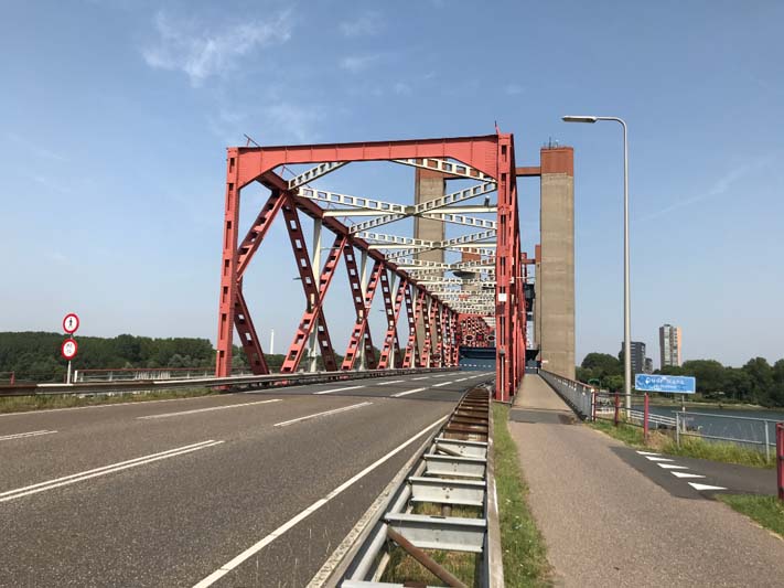 Spijkenisserbrug in storing door extreme hitte Spijkenisserbrug ...