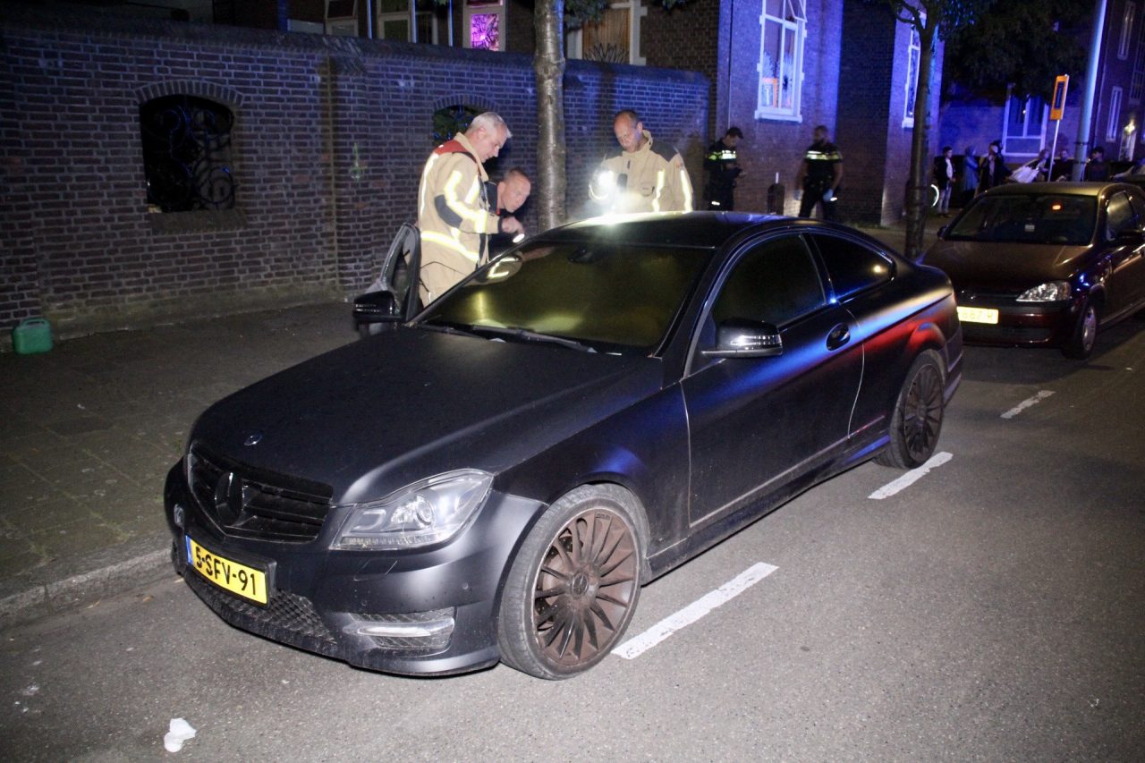 Poging brandstichting dure Mercedes Anna Bijnslaan Den Haag - District8.net