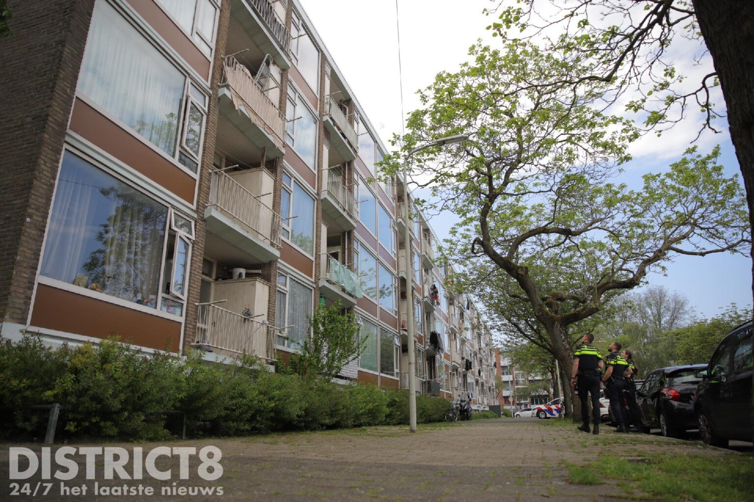 Vrouw neergestoken in woning; politie pakt verdachte op Hoogveen Den ...